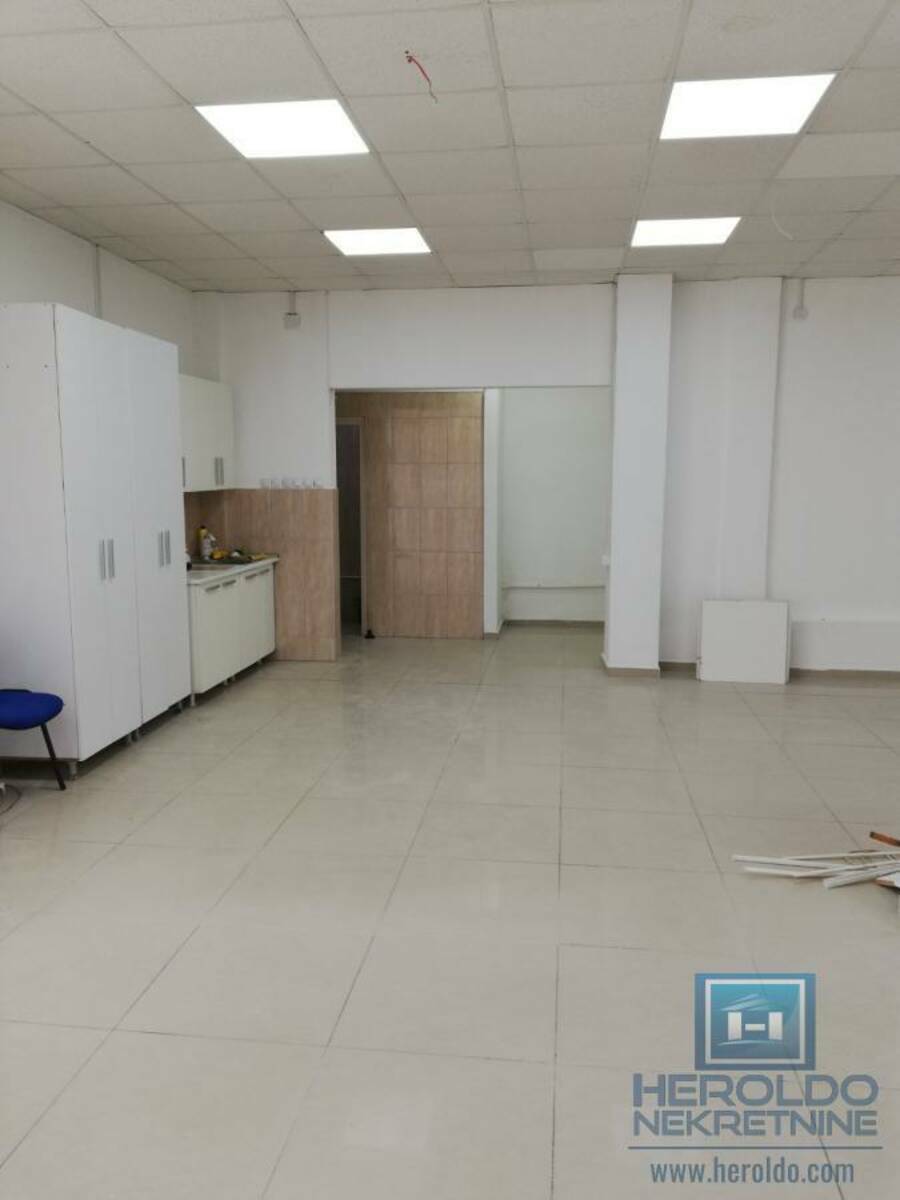 Poslovni prostor / Lokal, Ćuprija | Izdavanje · 96m² · 800€