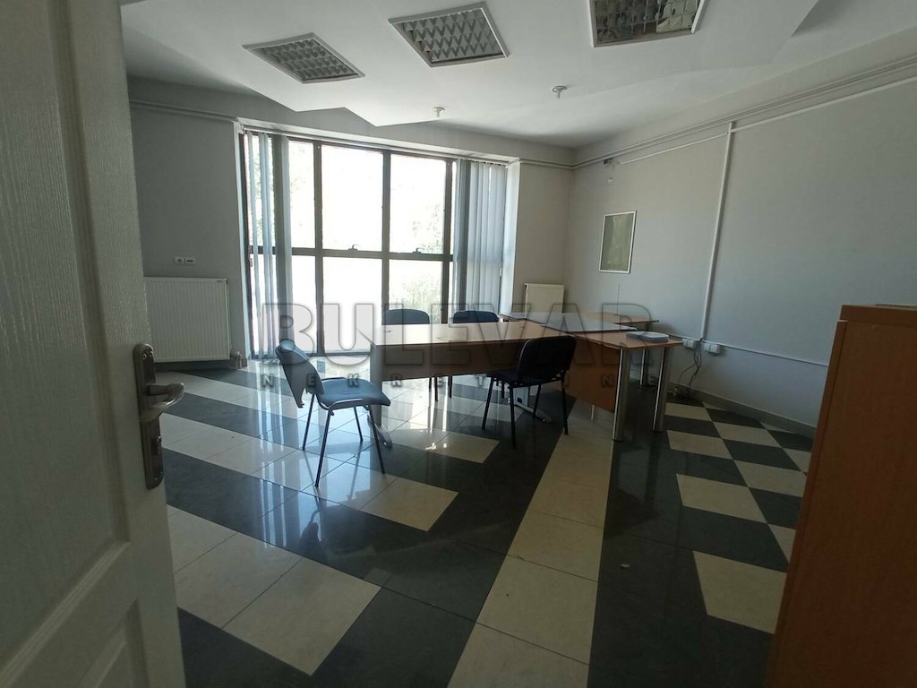 Poslovni prostor / Lokal, Niš - Crveni pevac | Izdavanje · 450m² · 4.000€