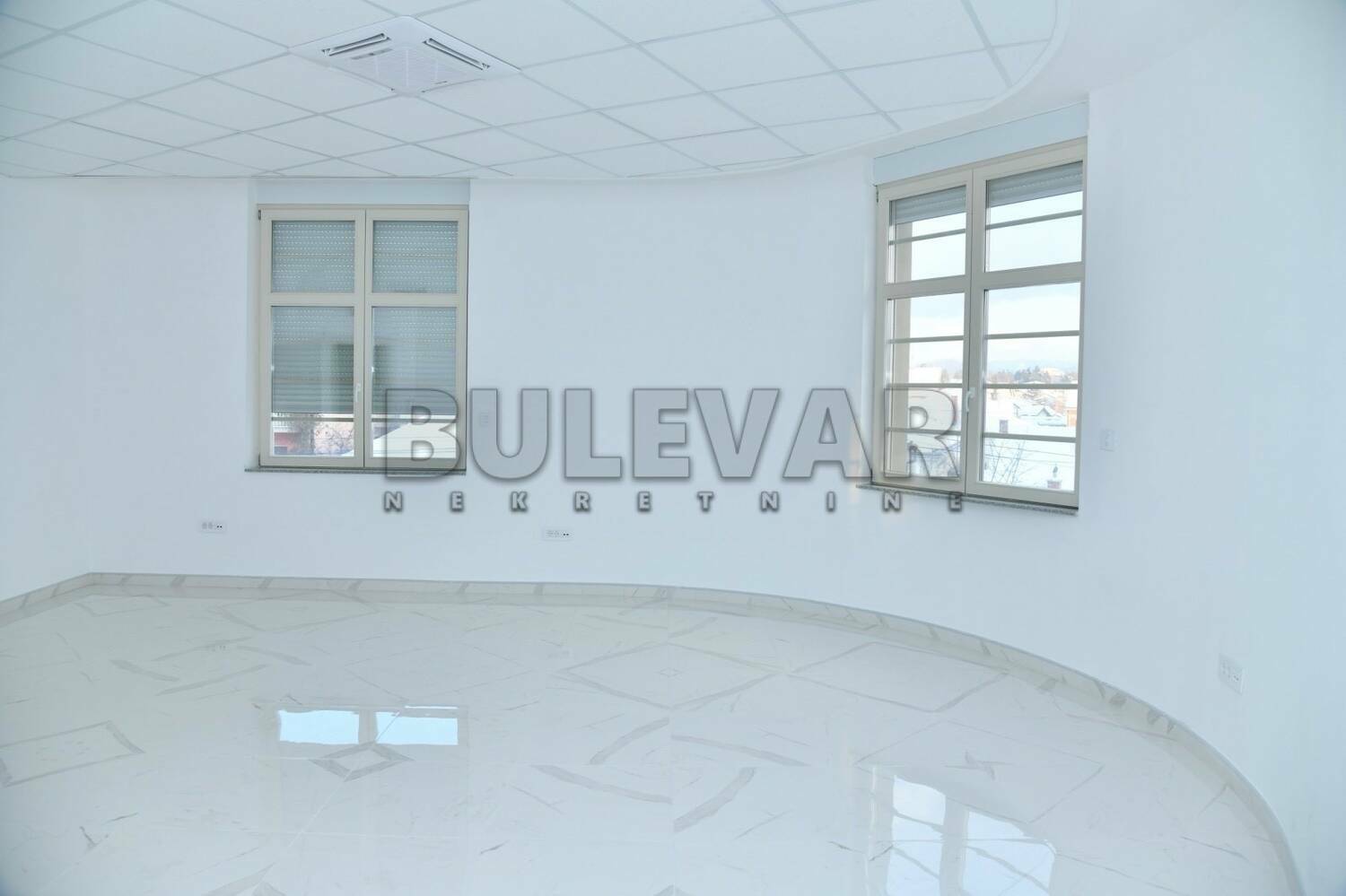 Poslovni prostor / Lokal, Vranje - Centar | Izdavanje · 199m² · 1.400€