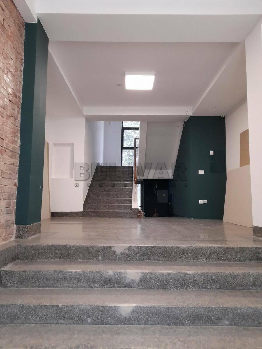 Poslovni prostor / Lokal, Niš - Crveni krst (Duvanska) | Izdavanje · 130m² · 1.600€