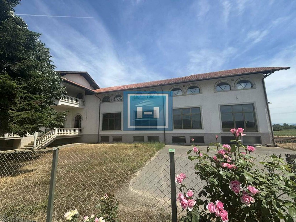 Poslovni prostor / Lokal, Paraćin - Svojnovo | Izdavanje · 1060m² · 950€