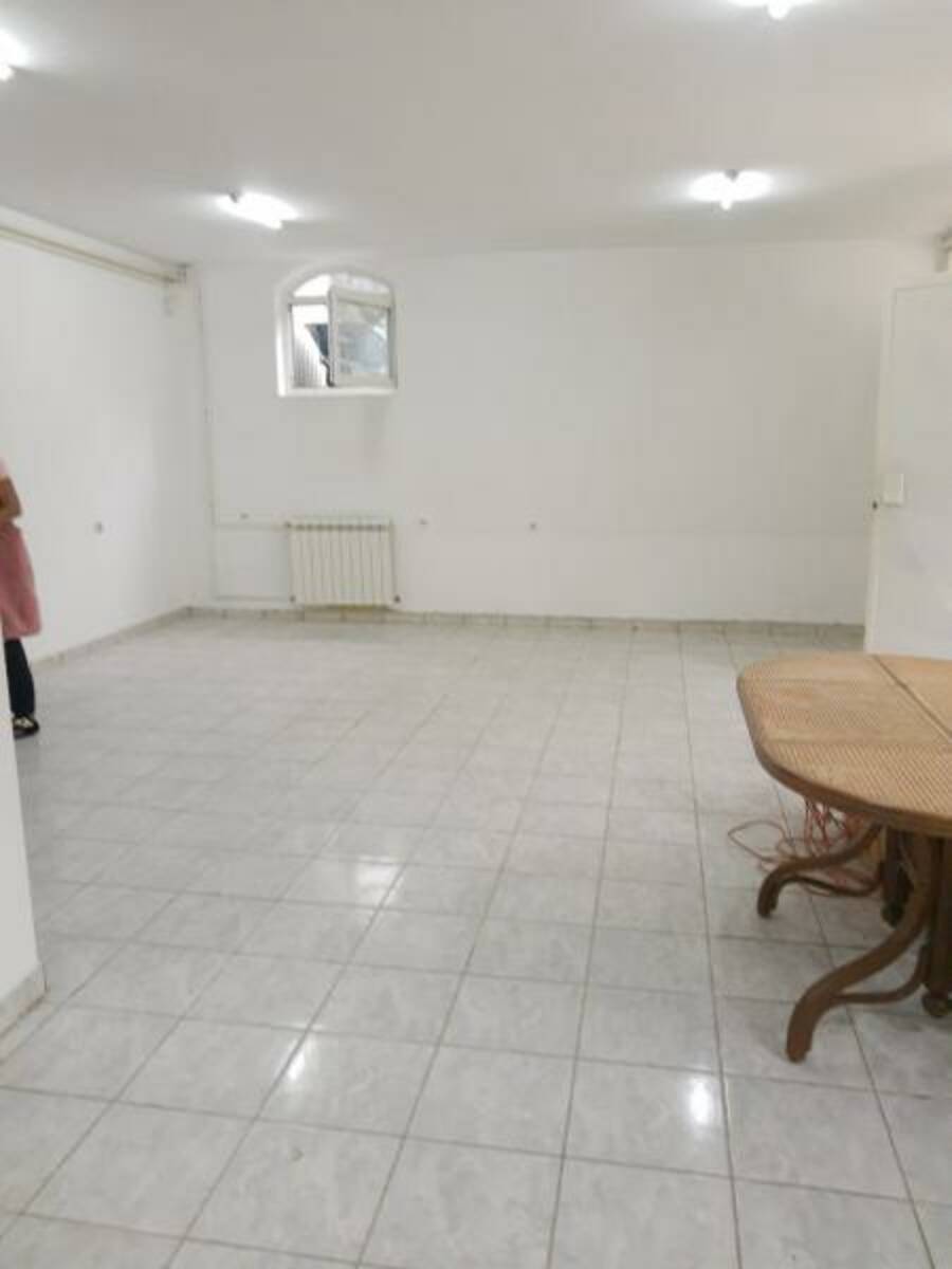 Poslovni prostor / Lokal, Beograd – Petlovo brdo | Izdavanje · 100m² · 700€