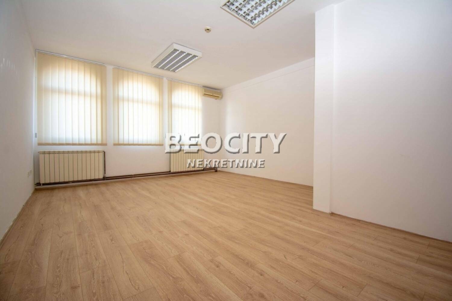 Poslovni prostor / Lokal, Beograd - Zemun Polje | Izdavanje · 150m² · 1.500€