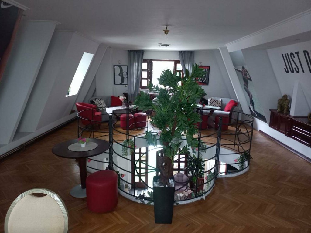 Poslovni prostor / Lokal, Beograd - Senjak | Izdavanje · 155m² · 2.500€