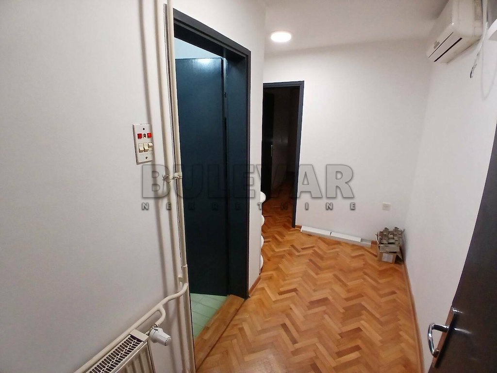 Poslovni prostor / Lokal, Niš - Durlan | Izdavanje · 171m² · 600€