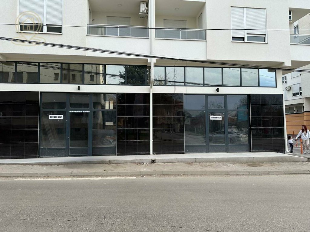 Poslovni prostor / Lokal, Niš - Fakultet Zaštite na radu | Izdavanje · 296m² · 3.450€