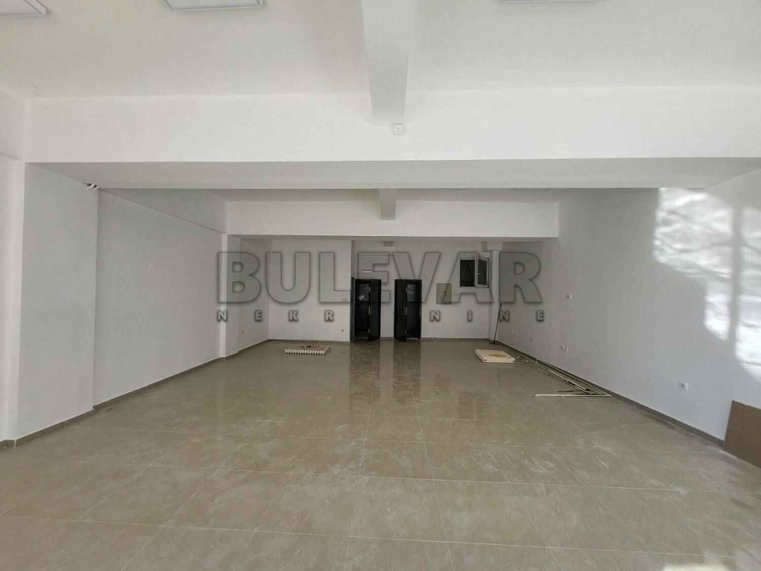 Poslovni prostor / Lokal, Pirot - Centar | Izdavanje · 150m² · 800€