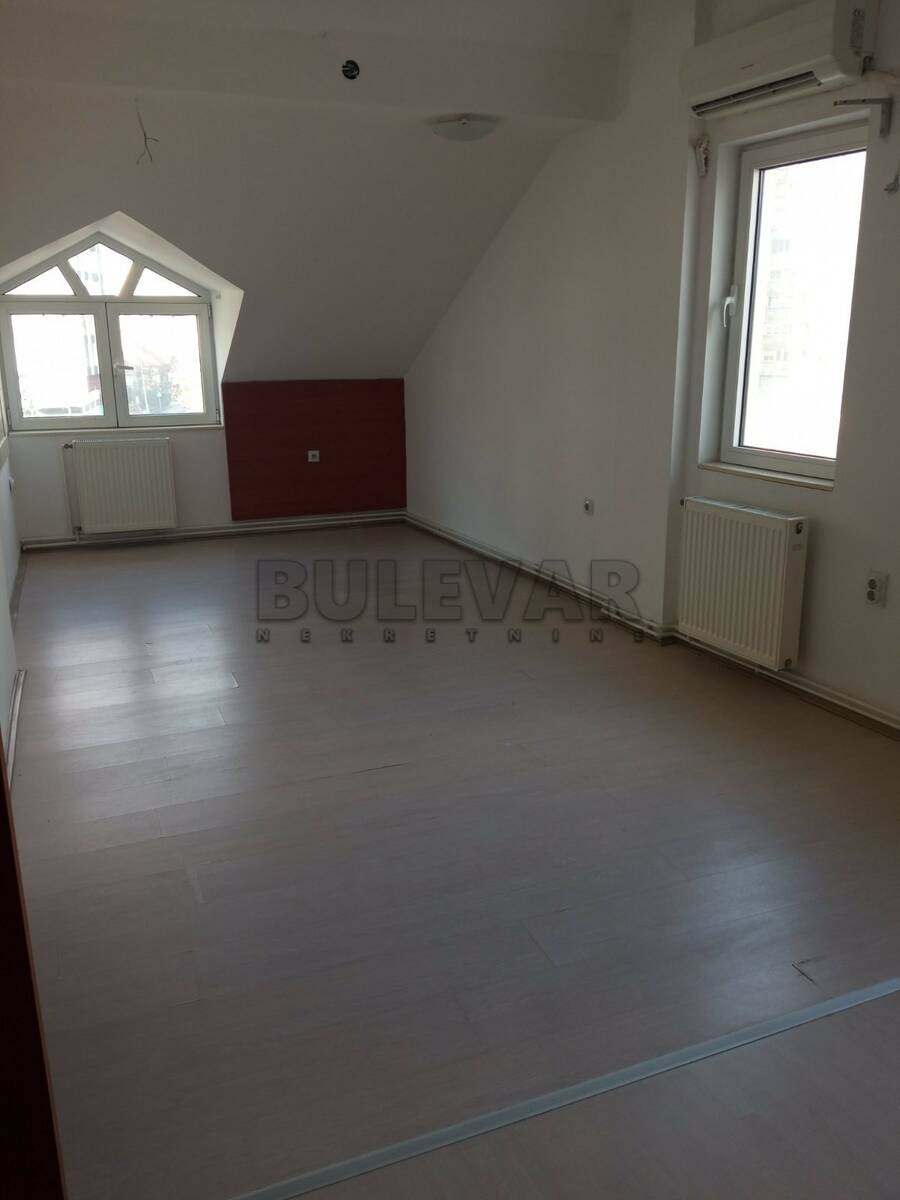 Poslovni prostor / Lokal, Niš - Dom zdravlja | Izdavanje · 380m² · 2.500€
