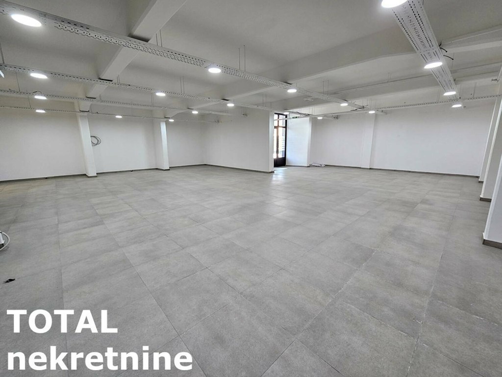 Poslovni prostor / Lokal, Sremska Kamenica - Tatrsko Brdo | Izdavanje · 269m² · 2.700€
