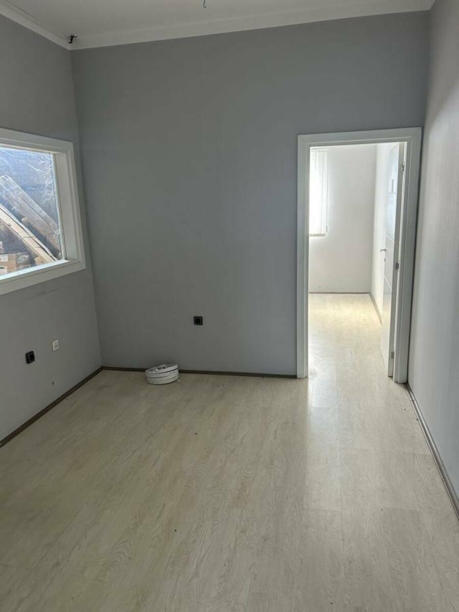 Poslovni prostor / Lokal, Beograd - Ugrinovci | Izdavanje · 120m² · 500€