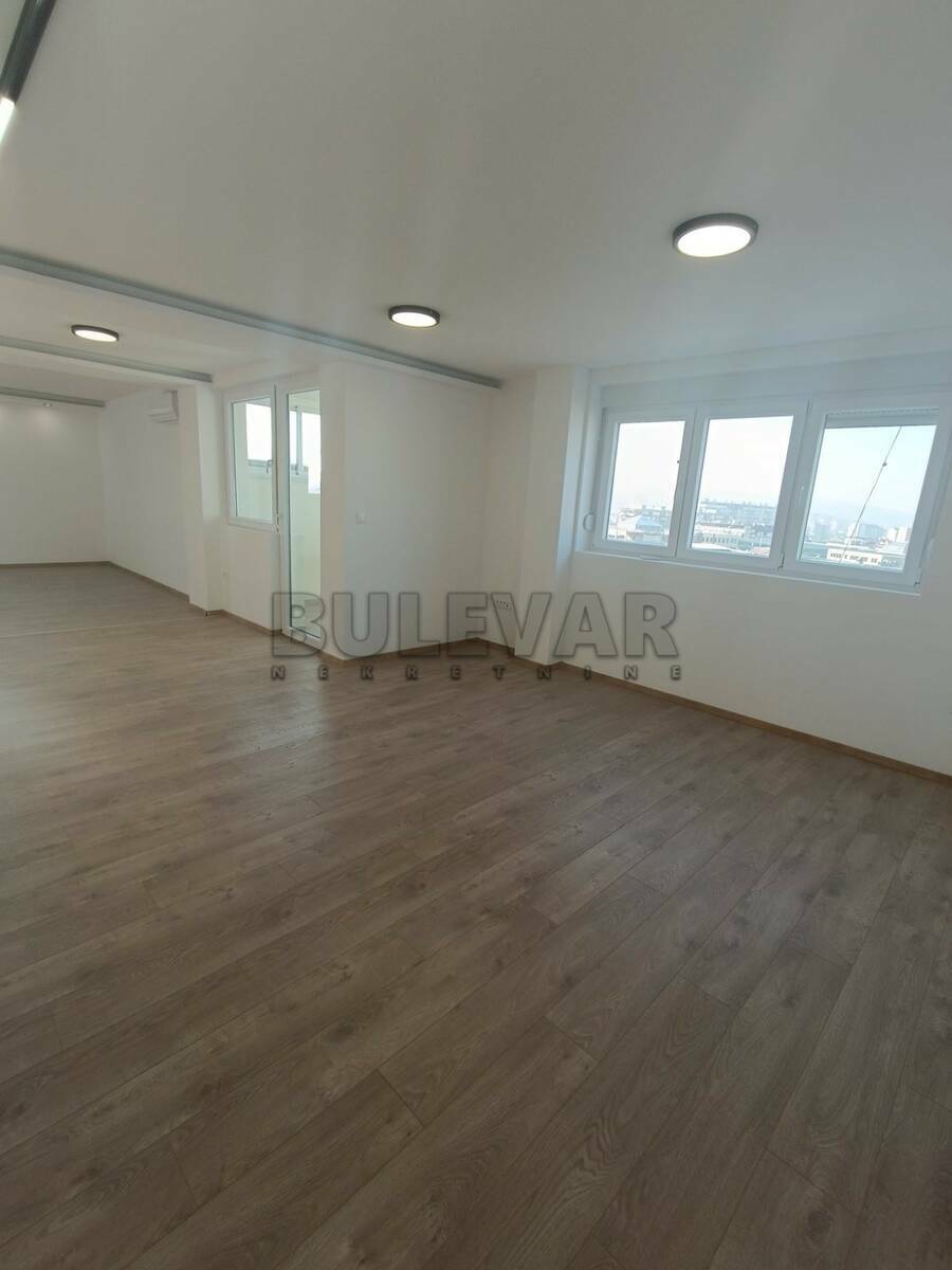 Poslovni prostor / Lokal, Niš - Centar | Izdavanje · 229m² · 1.600€