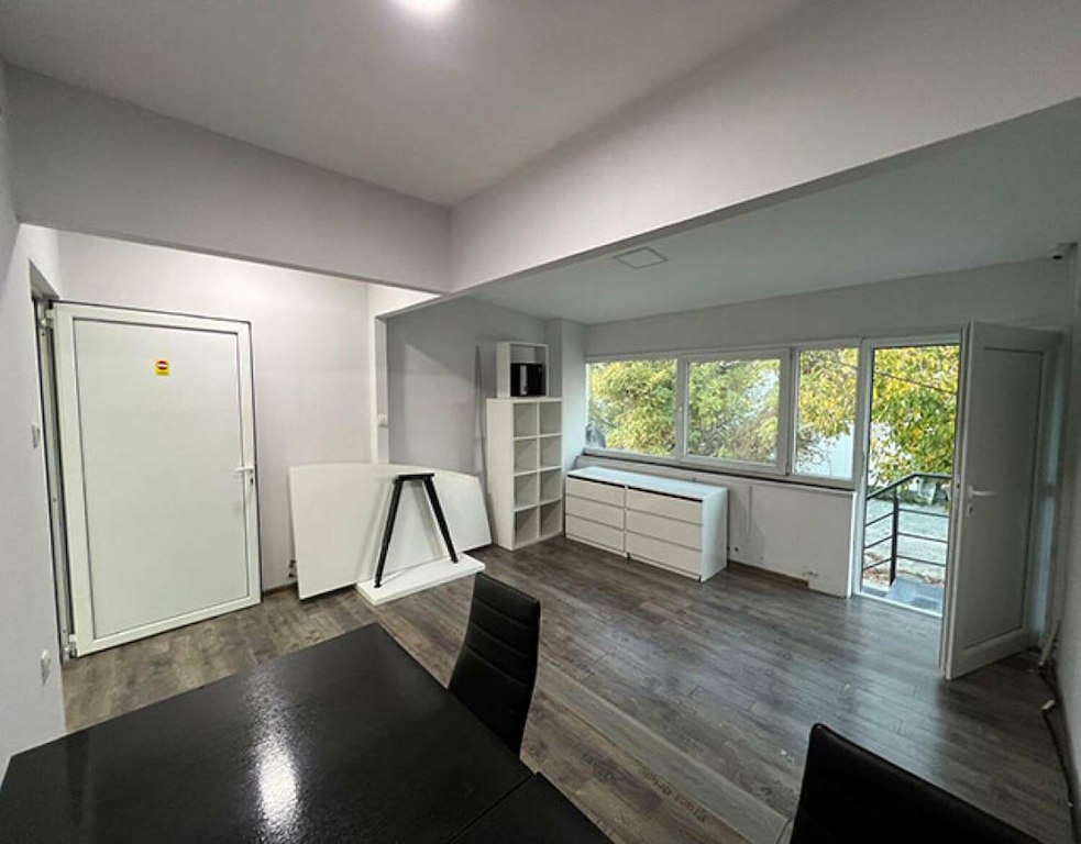 Poslovni prostor / Lokal, Beograd - Leštane | Izdavanje · 45m² · 350€