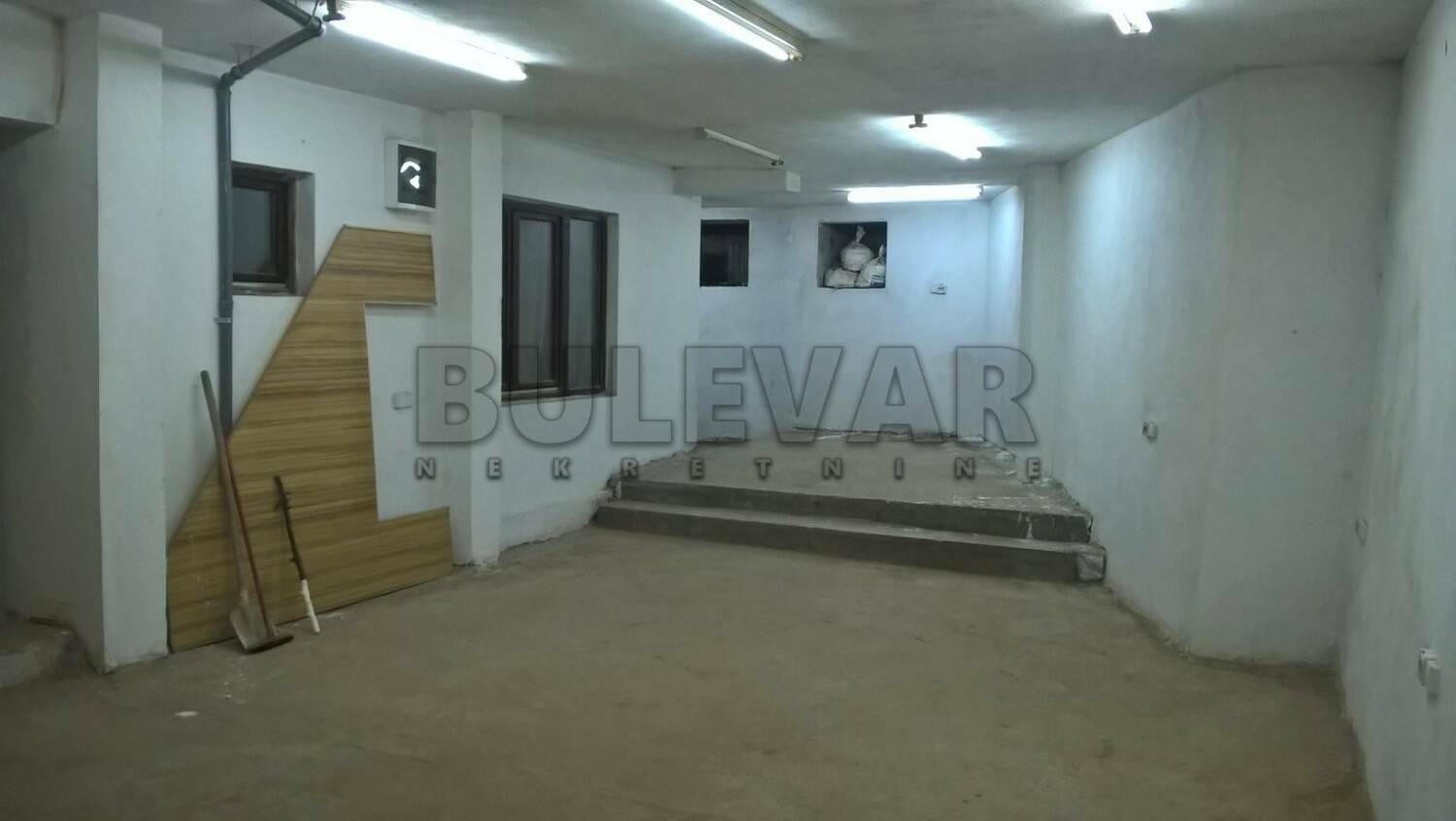 Poslovni prostor / Lokal, Niš - Rasadnik | Izdavanje · 79m² · 220€