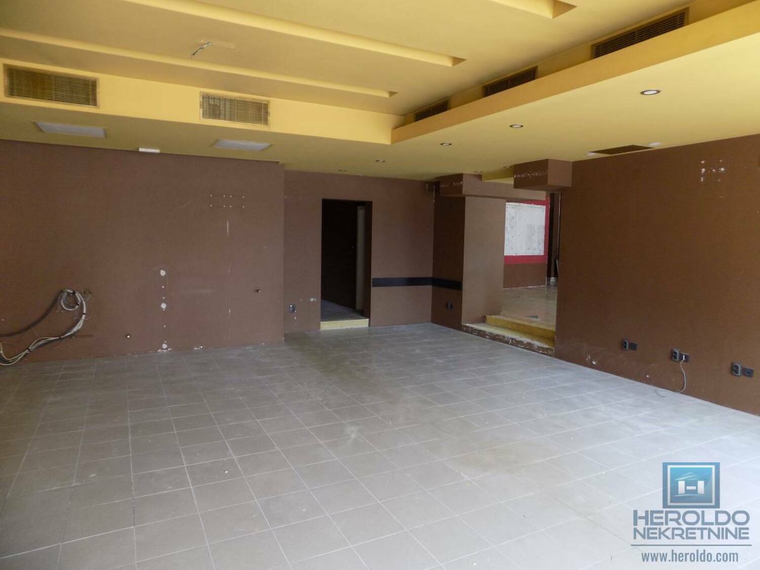 Poslovni prostor / Lokal, Paraćin | Izdavanje · 210m² · 1.500€