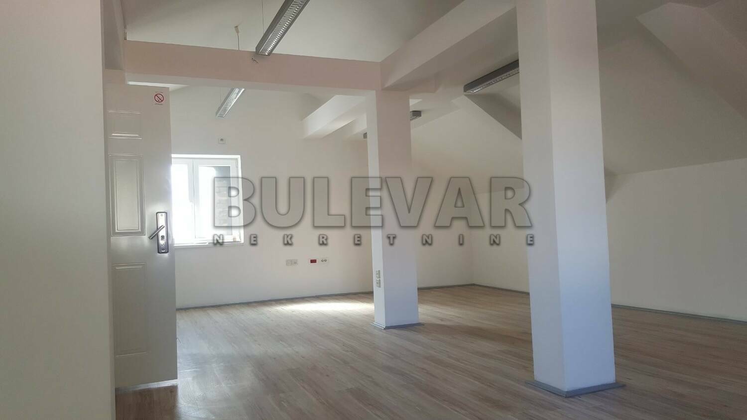 Poslovni prostor / Lokal, Niš - Filozofski fakultet | Izdavanje · 150m² · 1.800€