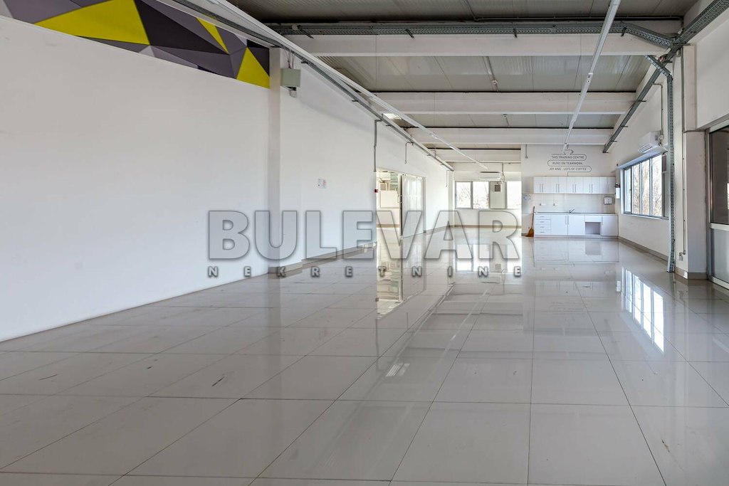 Poslovni prostor / Lokal, Niš - Mašinska industrija | Izdavanje · 530m² · 2.000€