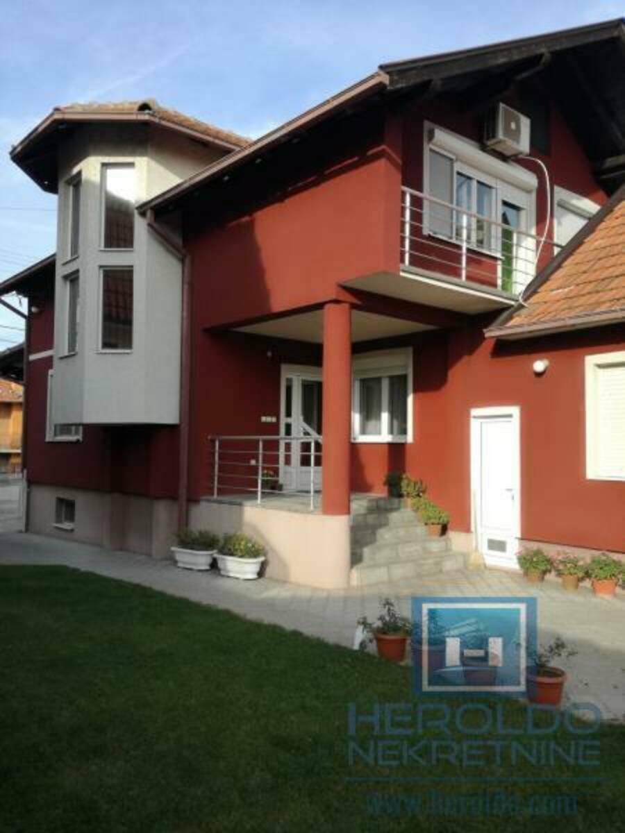 Kuća, Paraćin | Prodaja · 330m² · 125.000€