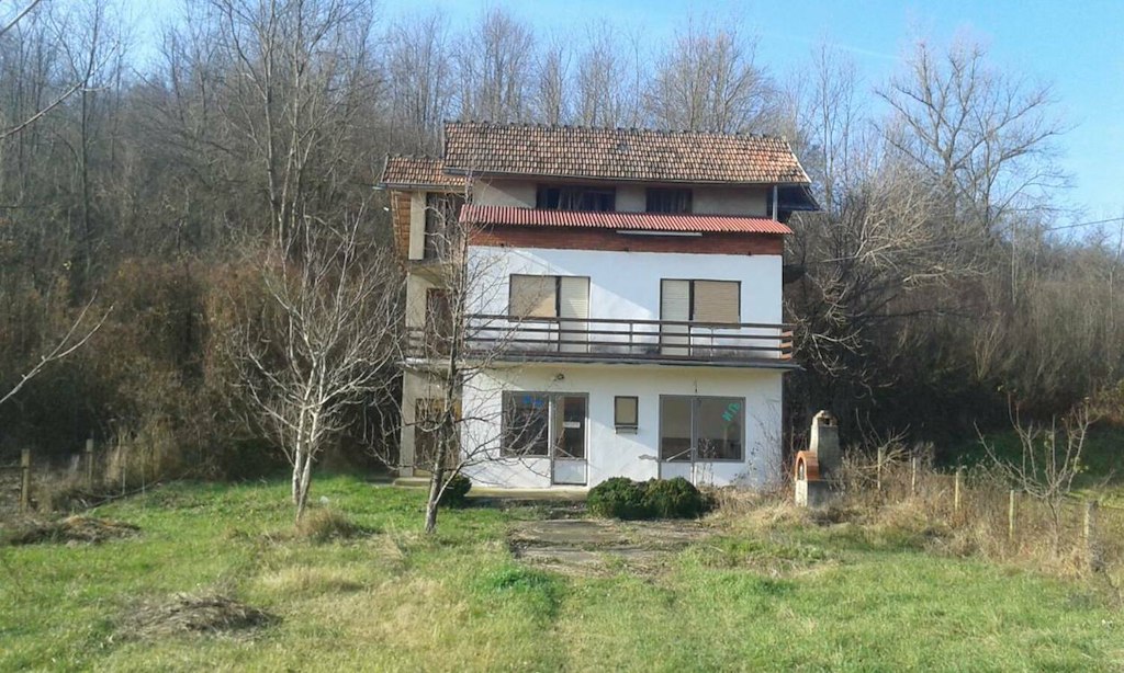 Kuća, Rekovac - Loćika | Prodaja · 222m² · 20.000€