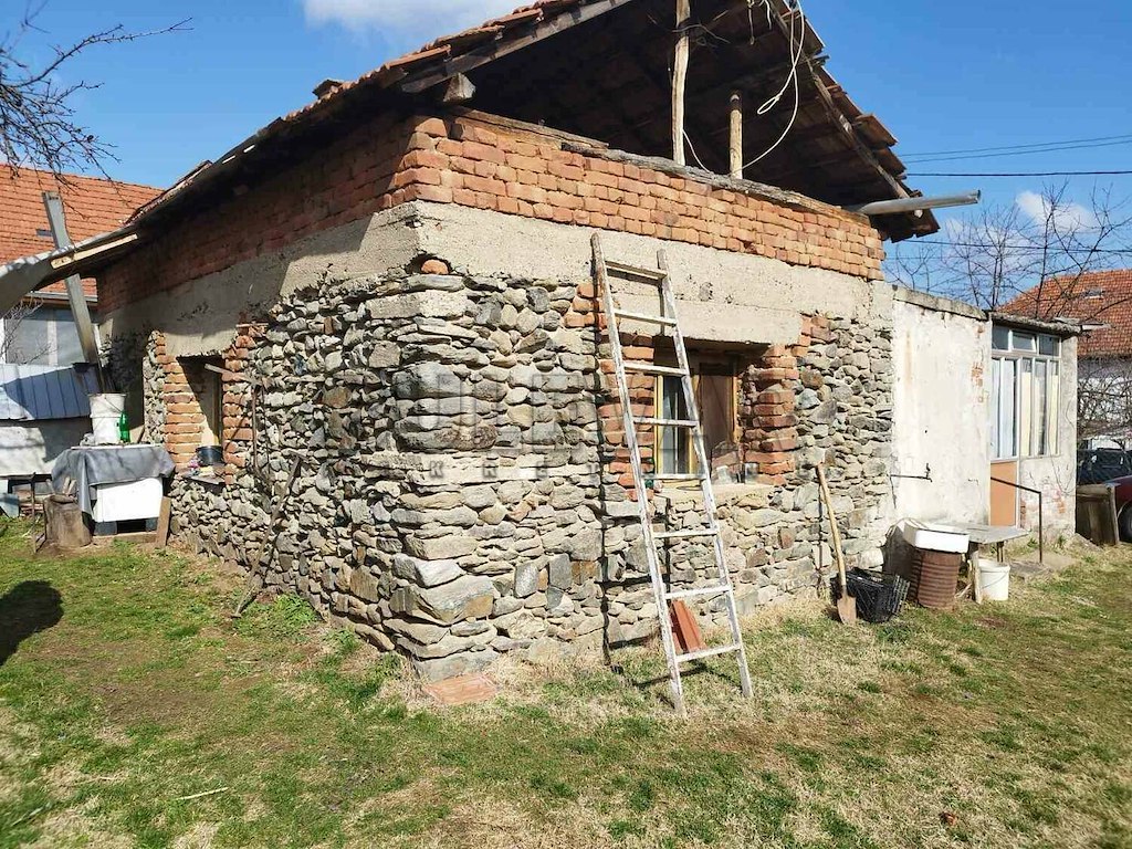 Kuća, Doljevac - Knežica | Prodaja · 57m² · 15.000€