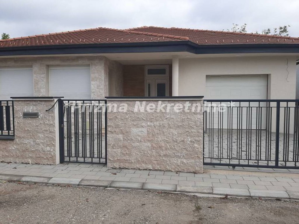 Kuća, Paraćin | Prodaja · 192m² · 180.000€