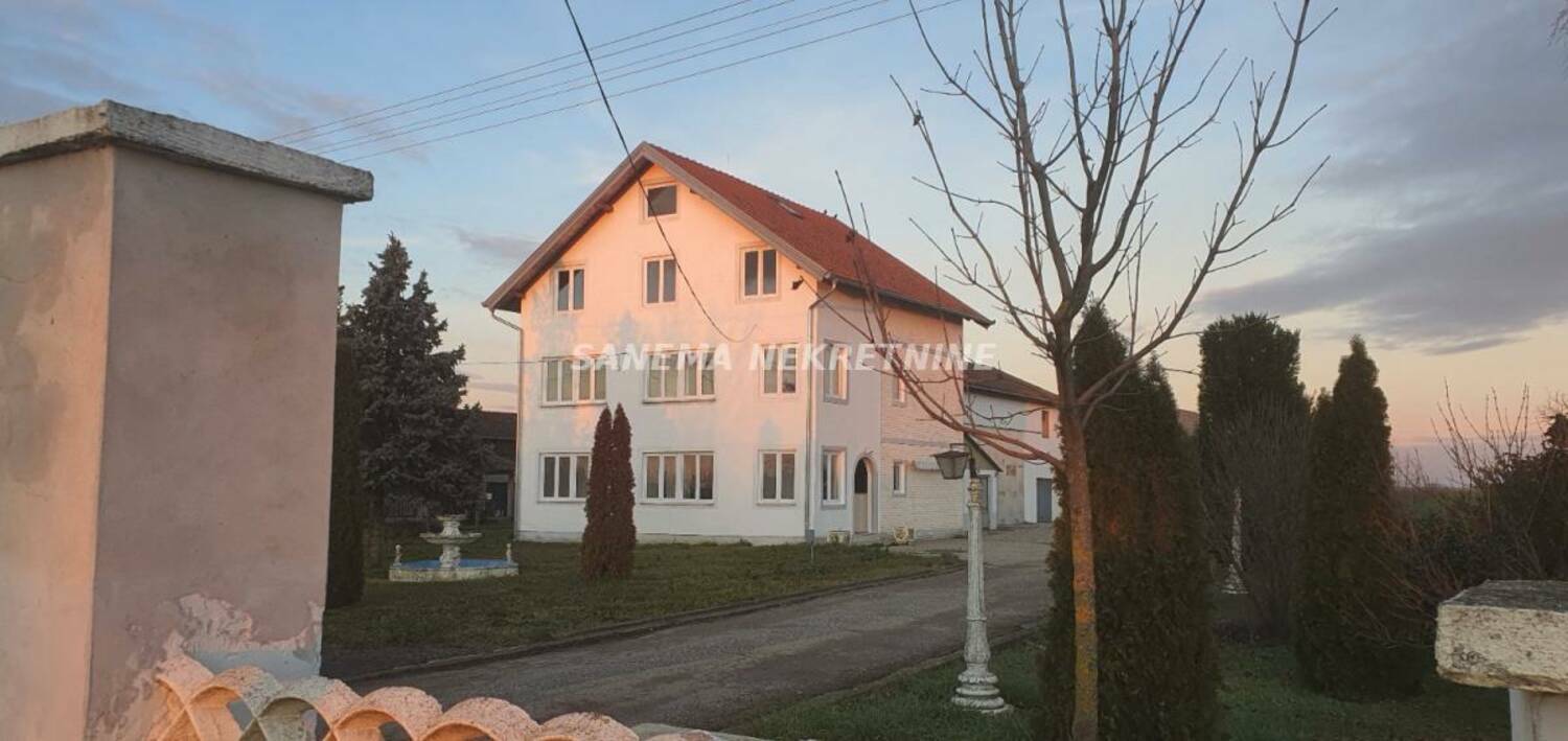 Kuća, Sombor - Lugovo | Prodaja · 339m² · 150.000€