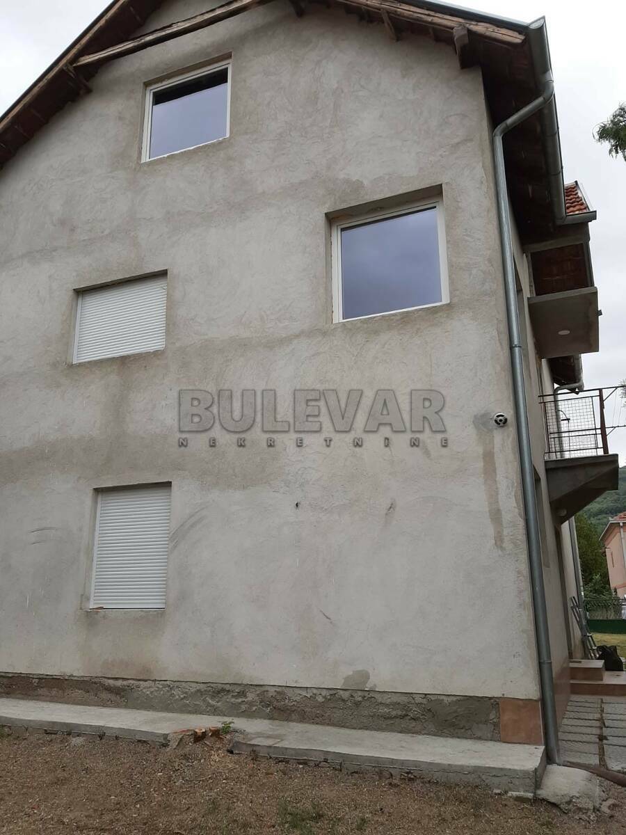 Kuća, Doljevac - Malošište | Prodaja · 256m² · 78.000€