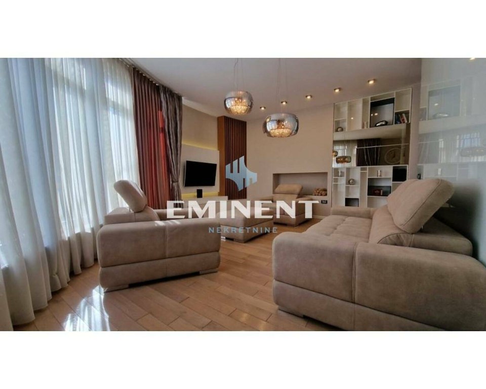 Kuća, Beograd - Surčin | Prodaja · 345m² · 450.000€