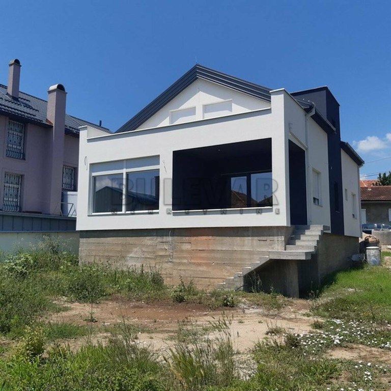 Kuća, Niš - Donji Komren | Prodaja · 220m² · 330.000€