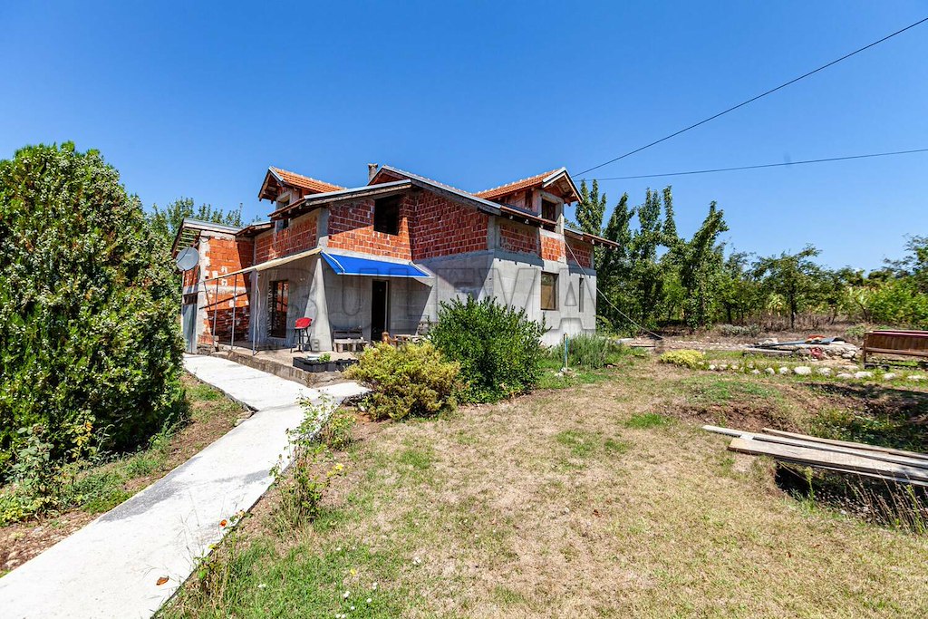 Kuća, Niš - Malča | Prodaja · 180m² · 75.000€