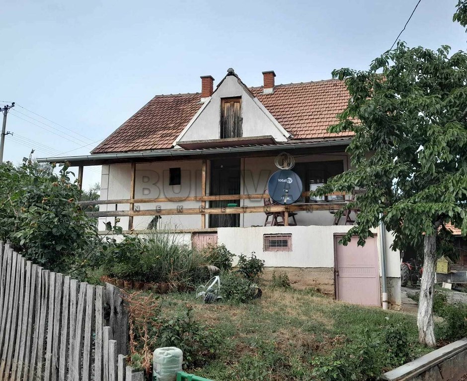 Kuća, Kragujevac - Kamenica | Prodaja · 131m² · 47.000€
