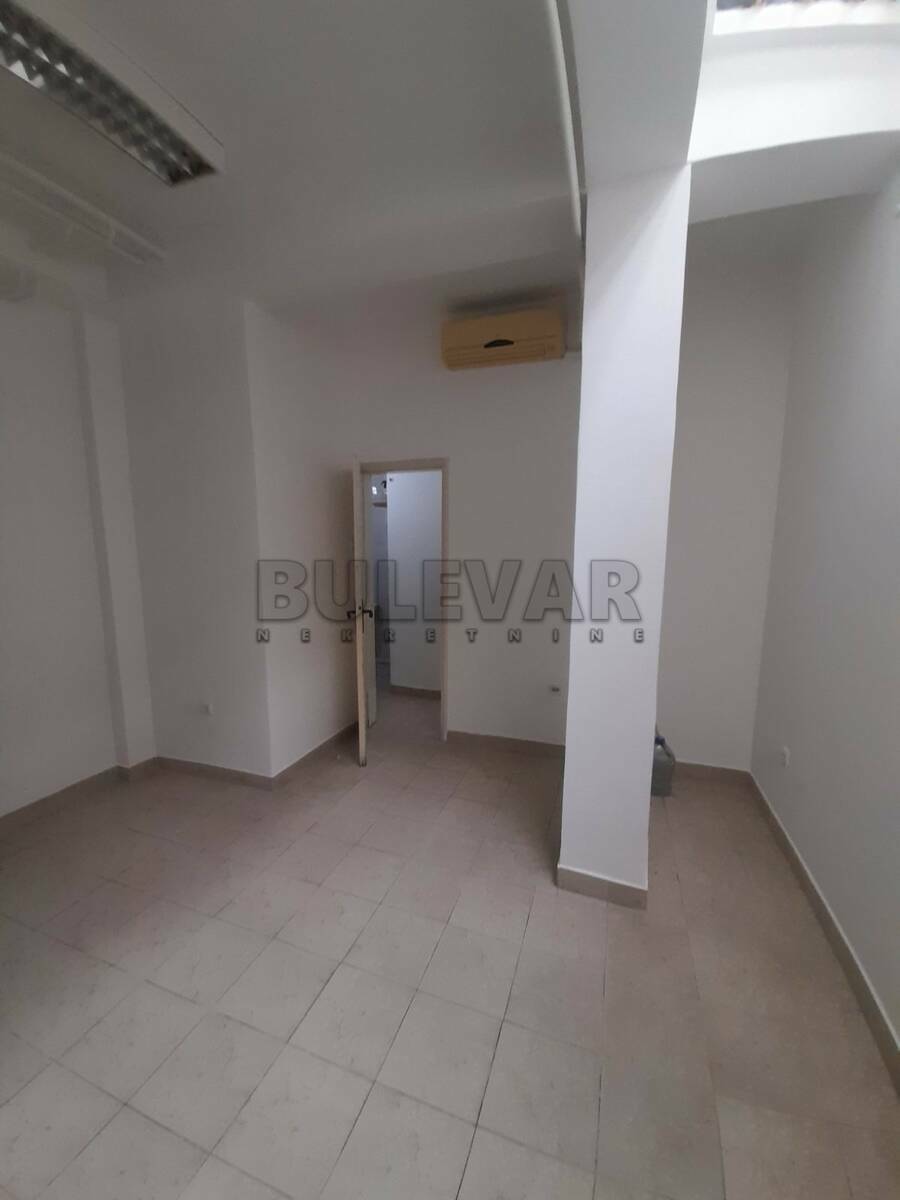 Poslovni prostor / Lokal, Kragujevac - Centar | Prodaja · 15m² · 15.500€