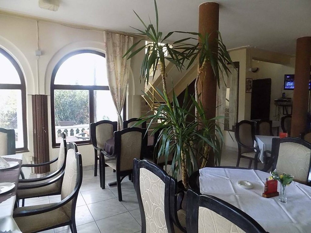 Poslovni prostor / Lokal, Paraćin | Prodaja · 1974m² · 450.000€