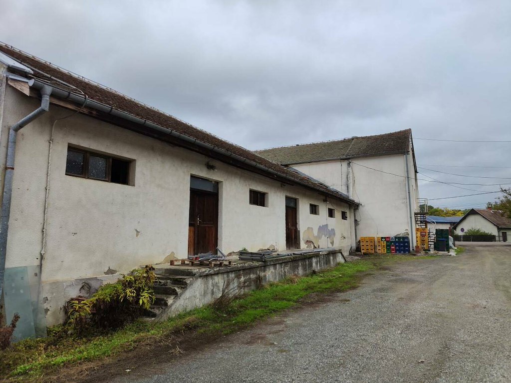 Poslovni prostor / Lokal, Rekovac | Prodaja · 458m² · 100.000€