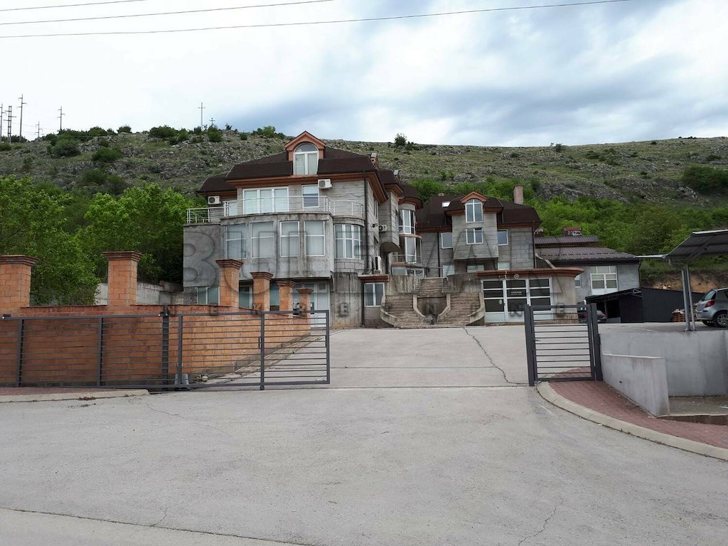 Poslovni prostor / Lokal, Pirot - Pirot | Prodaja · 2383m² · 990.000€