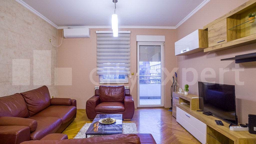 Stan Izdavanje Novi Sad Bez provizije - 54m², Jirečekova, Novi Sad - 400€