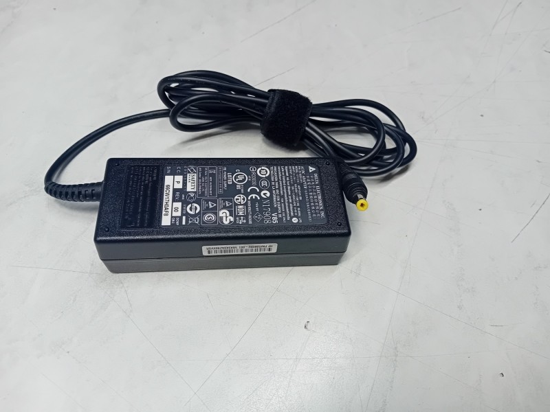 delta adapter 19v 3,42a ispravan 4,8x1,7mm 65w