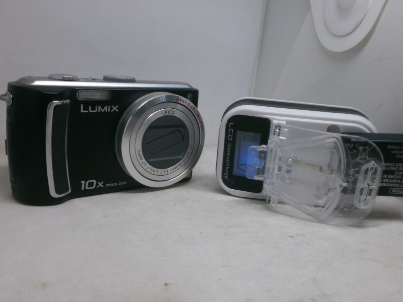 Panasonic LUMIX DMC-TZ5 9.1MP 10x Optical Zoom