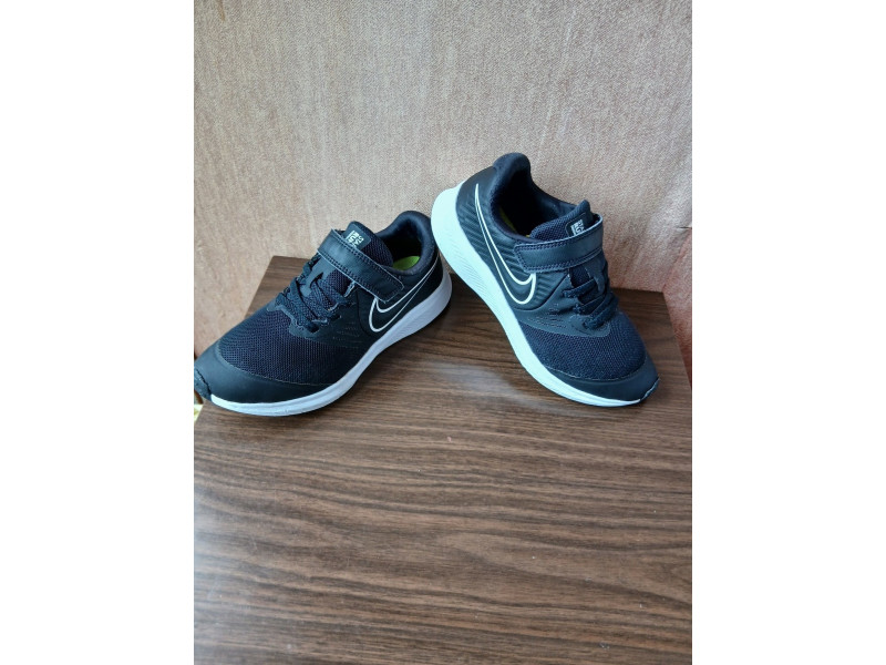 Patike Nike br. 33-21cm.