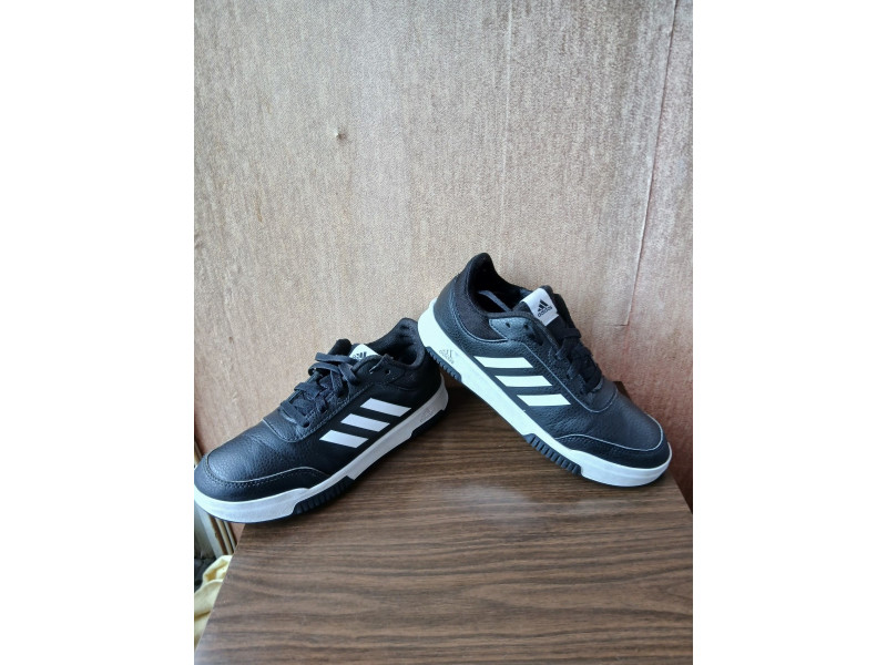 Patike Adidas br. 38-24 cm.