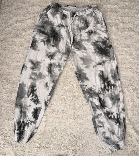 Bershka siva tie-dye trenerka