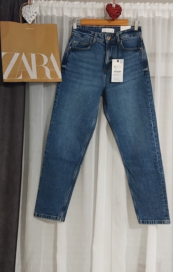 2. Zara mom fit farmerice tamnije sa etiketom 36