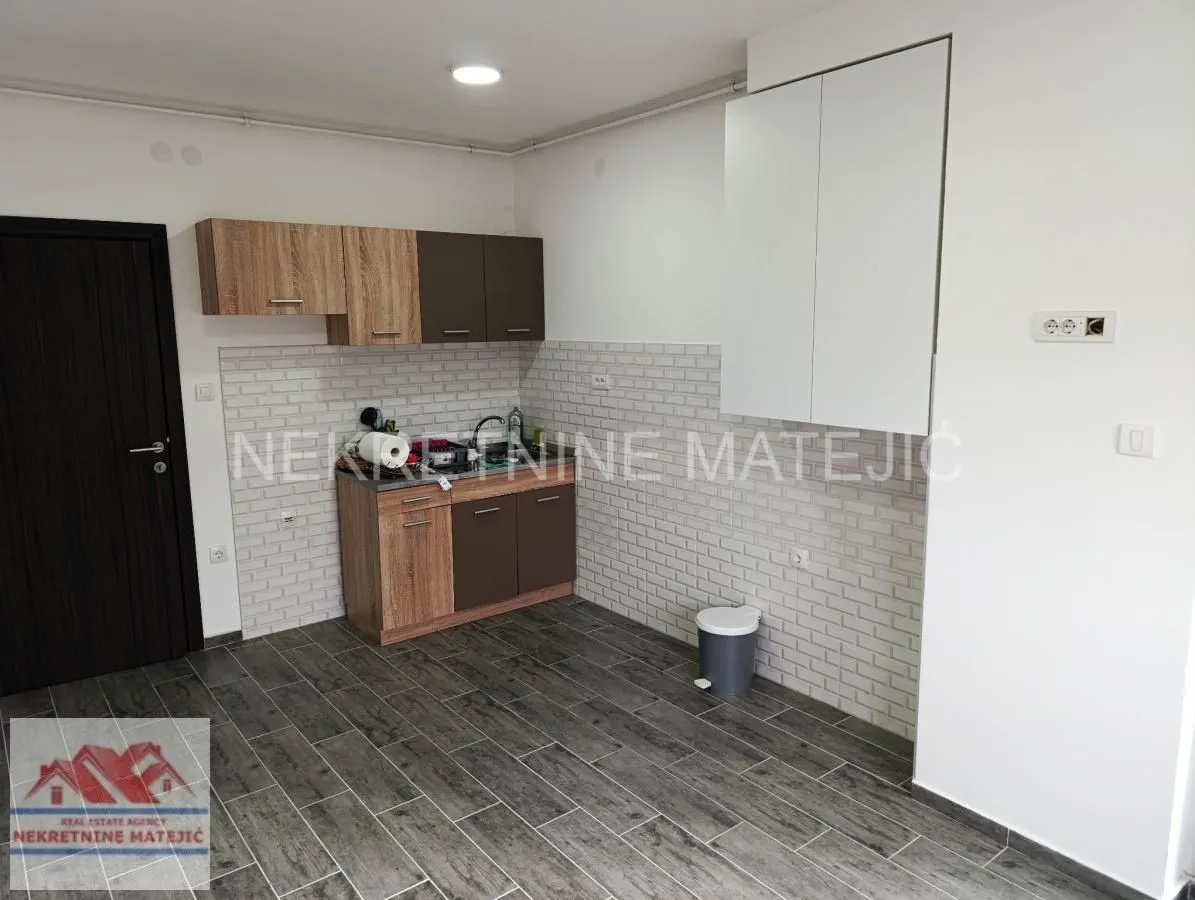 Izdavanje, dvosoban stan, 52m², Centar, Kragujevac