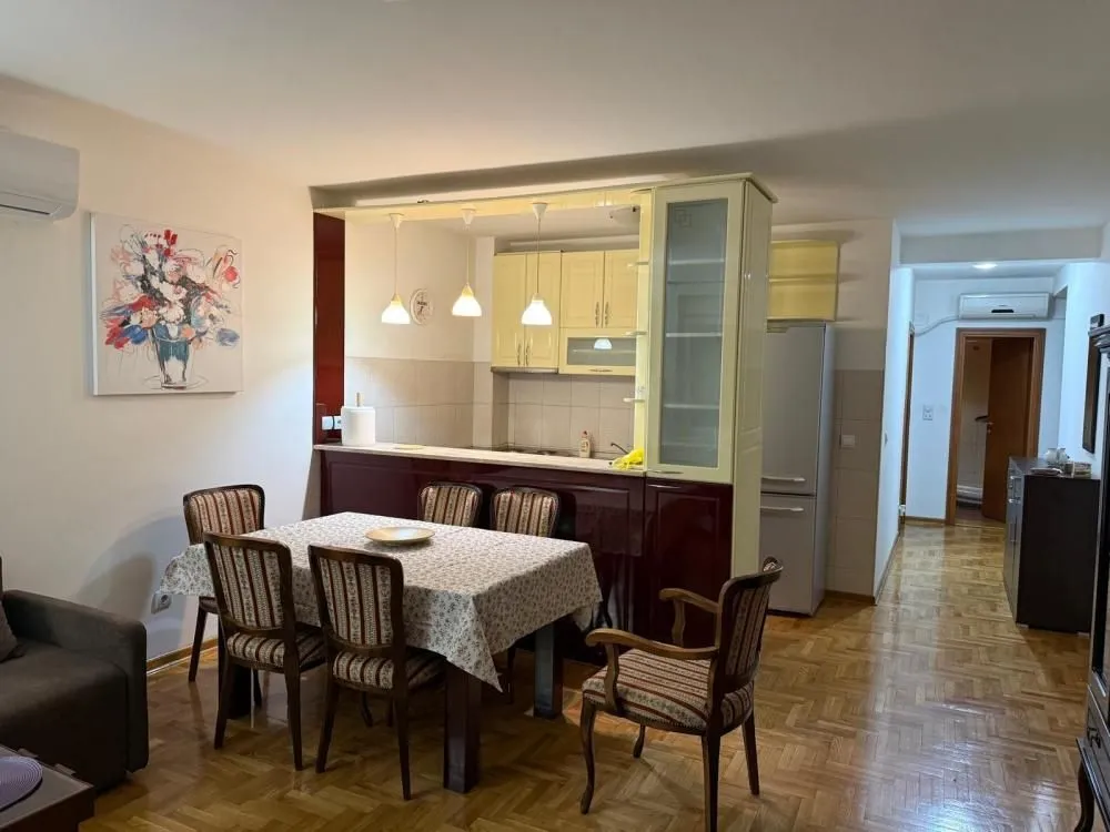 Izdavanje, trosoban stan, 63m², Đeram Pijaca, Beograd