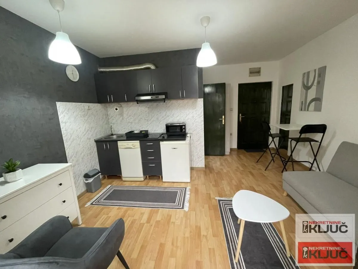 Izdavanje, garsonjera, 24m², Centar, Novi Sad