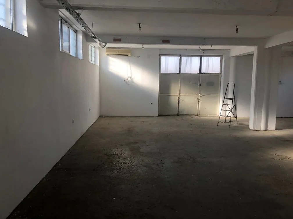 Prodaja, poslovni prostor, 330m², Zemun Ugrinovci, Zemun Sve Podlokacije