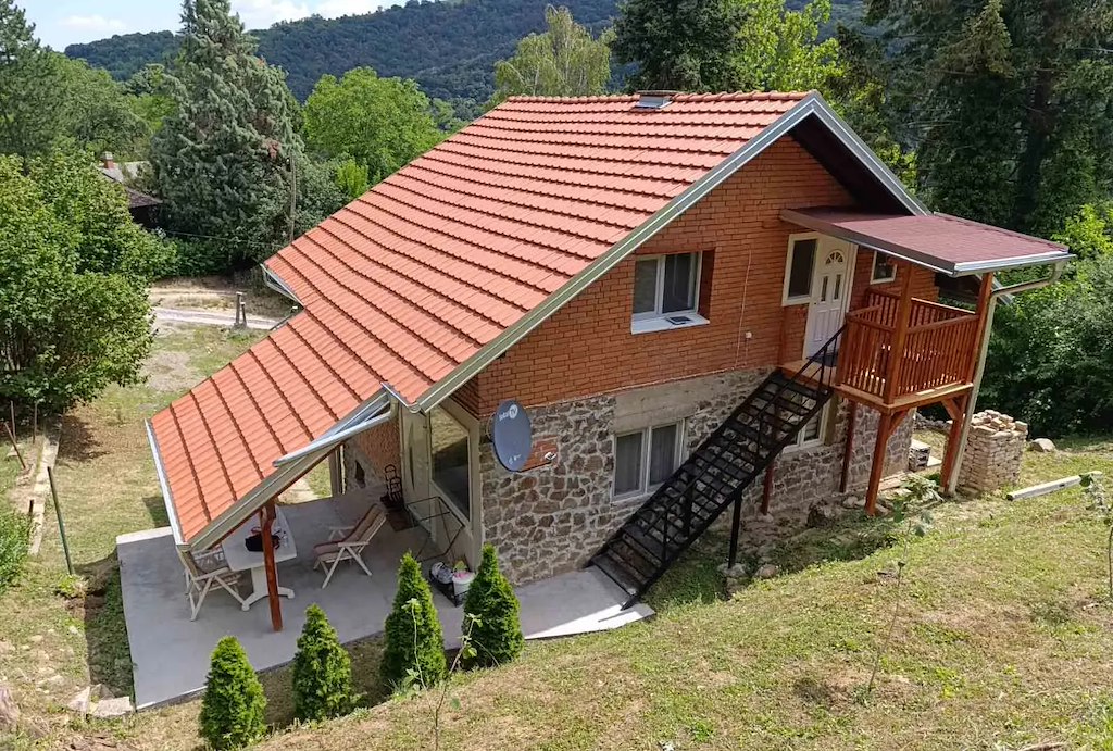 Prodaja, kuća, 231m², Rakovac, Novi Sad Sve Podlokacije