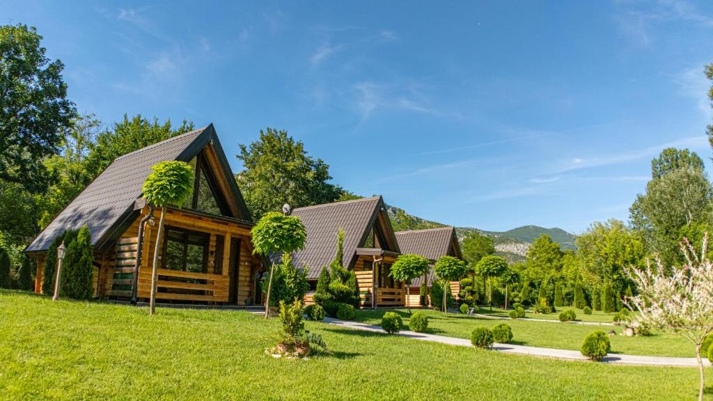 Sicevacka Bajka log cabin in a nature park