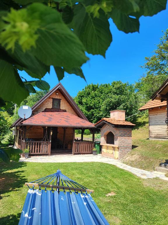 Brvnara na bregu
