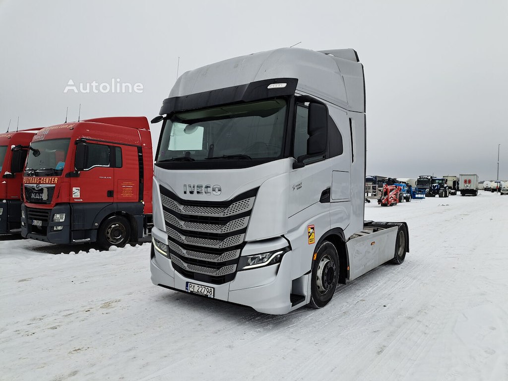 IVECO S-Way 440 tegljač