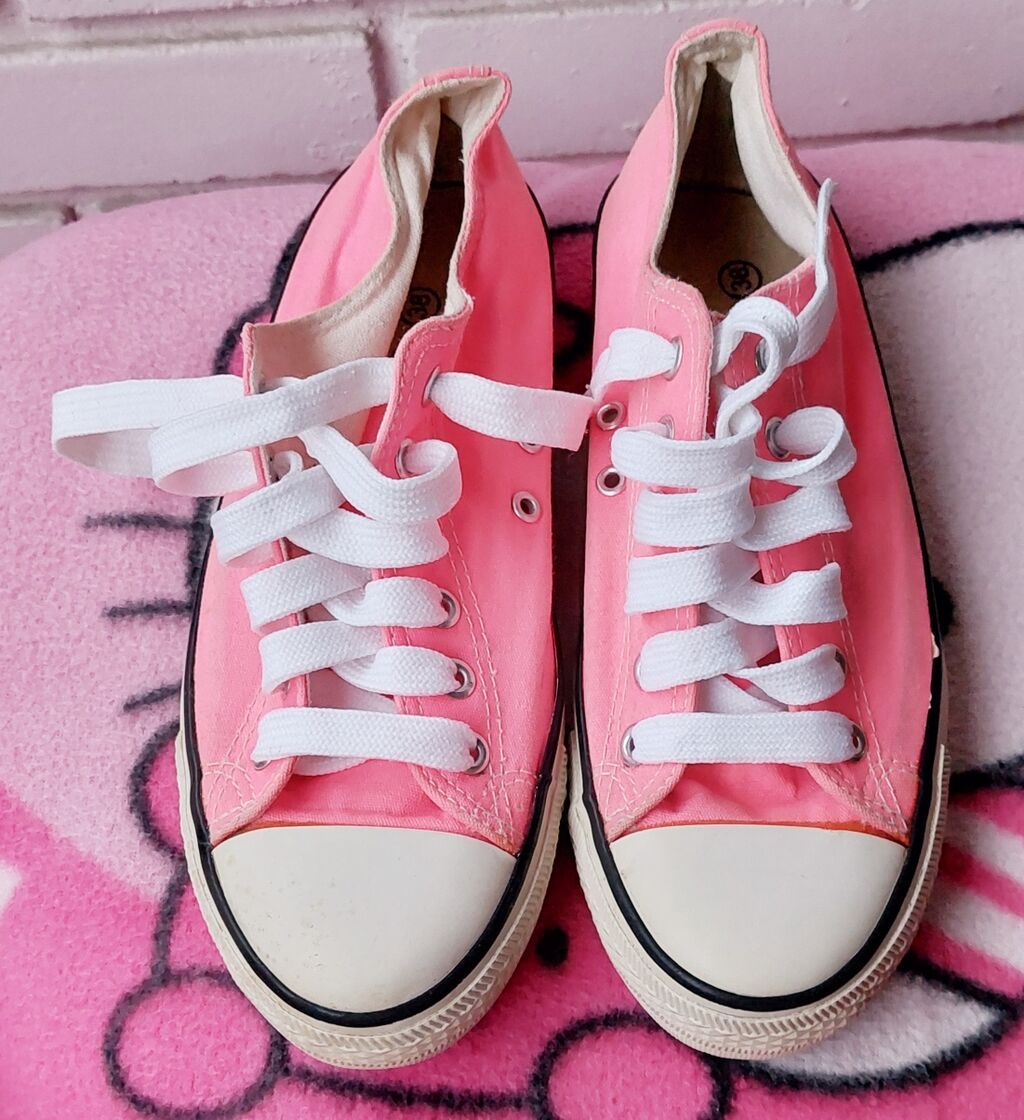 Roze platnene patike – low top - Materijal: platno sa gumiranim vrhom
